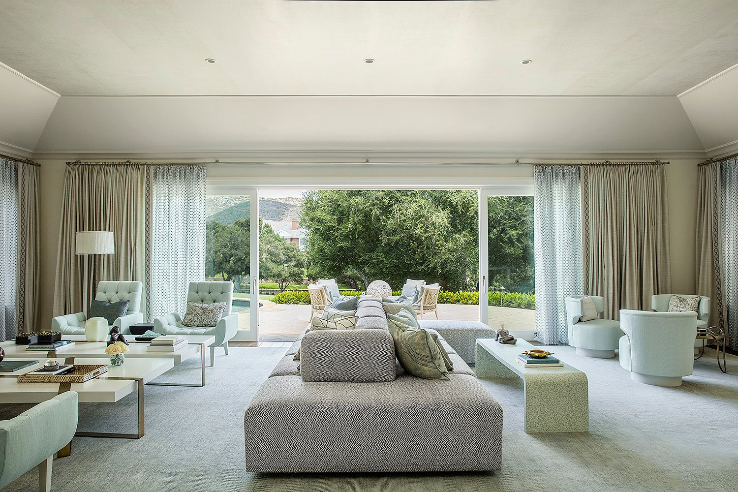 Living Room Seating Arrangement Ideas - Types of Seating & Chair ...